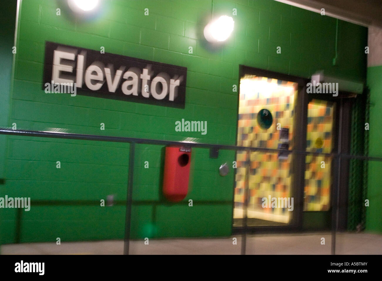 Elevator sign hi-res stock photography and images - Alamy