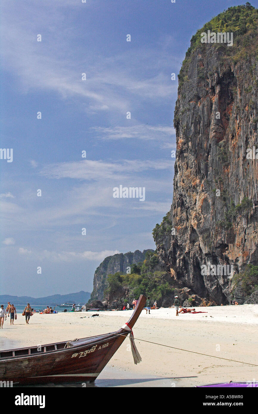 Karst limestone cliff and traditional longtail boat Hat Phra Nang beach ...