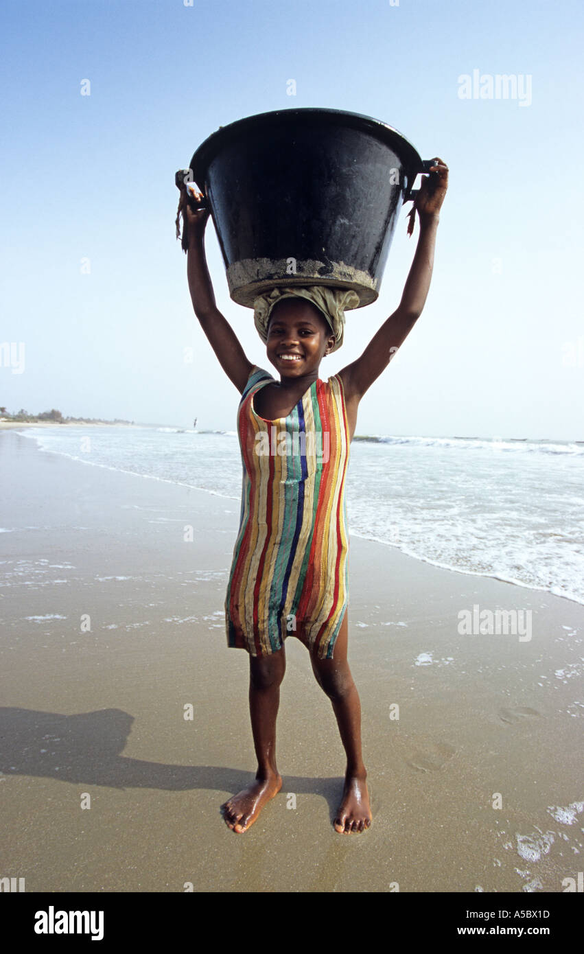 African child carrying bucket on head hi-res stock photography and ...