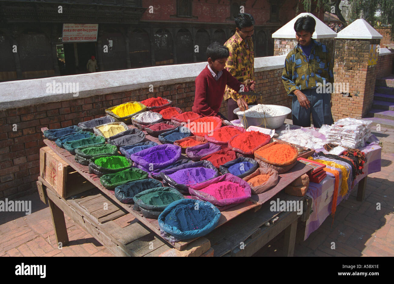 Tilak powder hi-res stock photography and images - Alamy