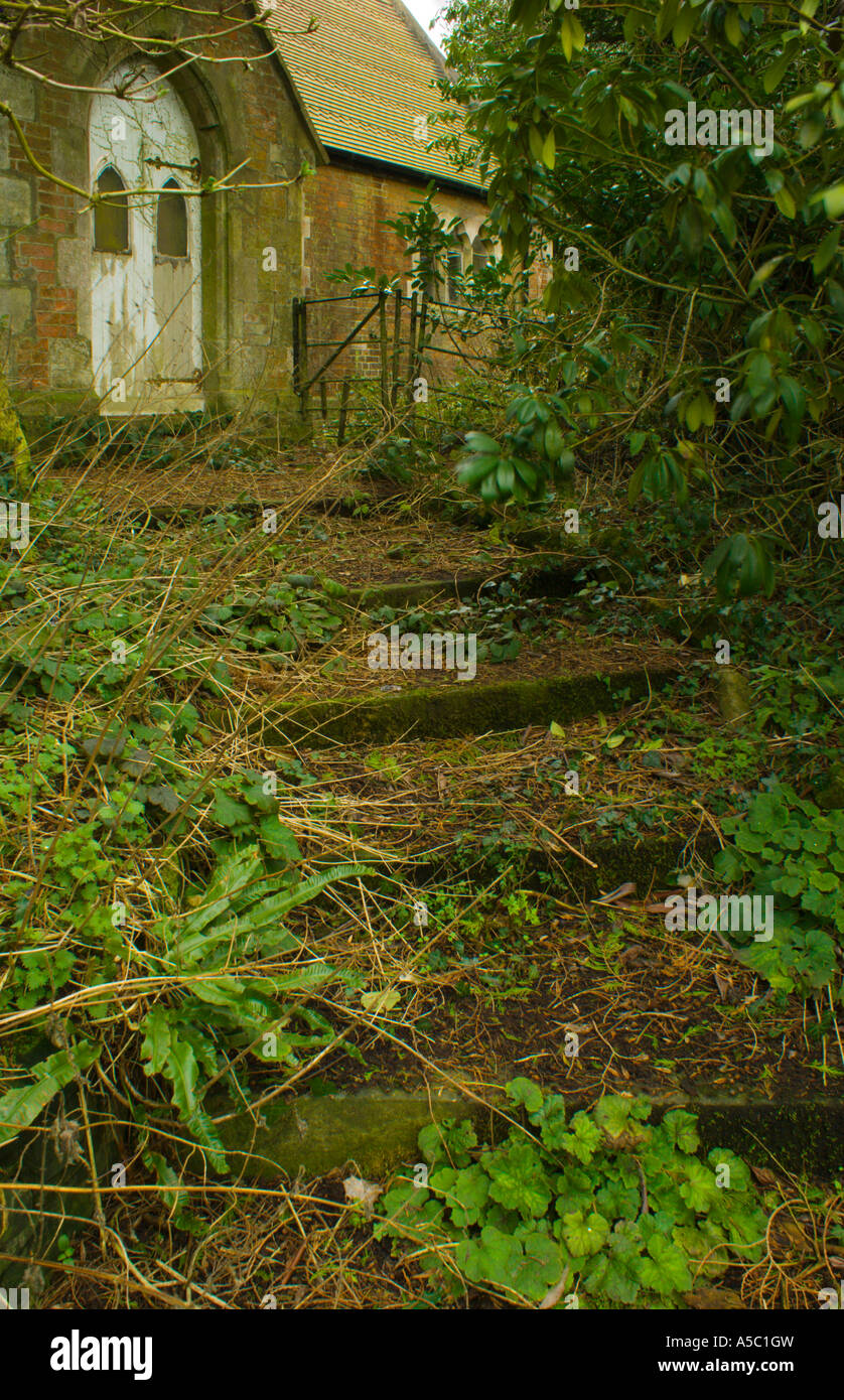 Decaying cottage hi-res stock photography and images - Alamy