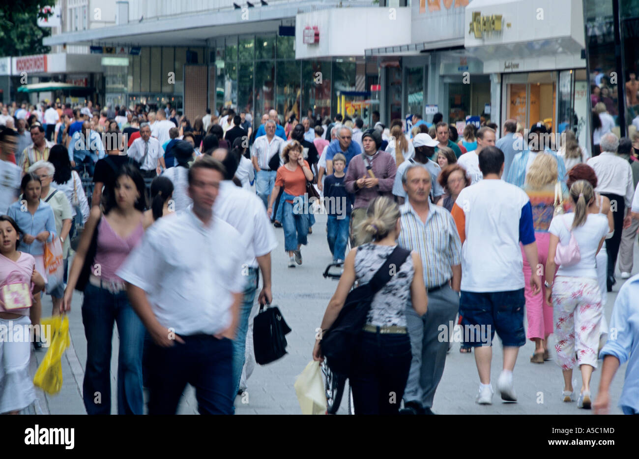 People on the Zeil, Frankfurt, Germany Stock Photo - Alamy