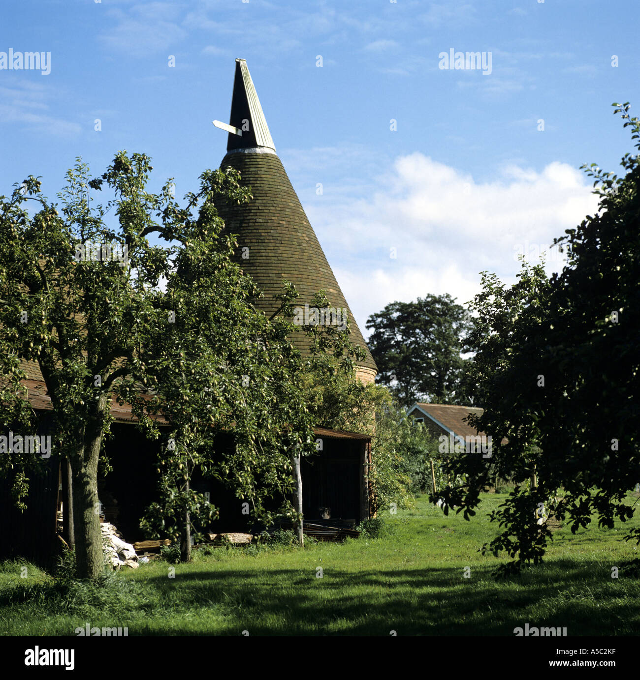 Kent barn uk hi-res stock photography and images - Alamy