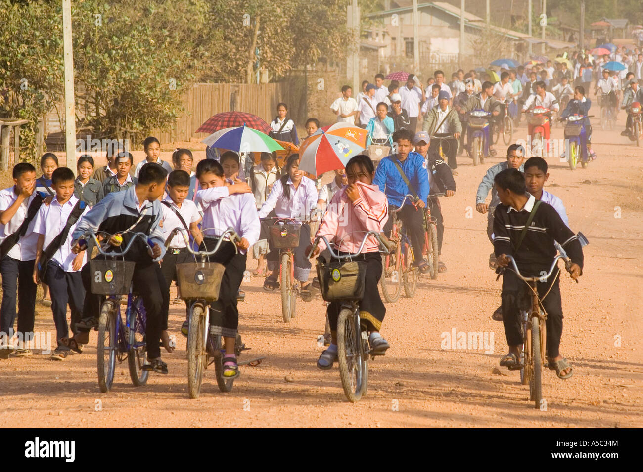 Kids leaving school hi-res stock photography and images - Alamy