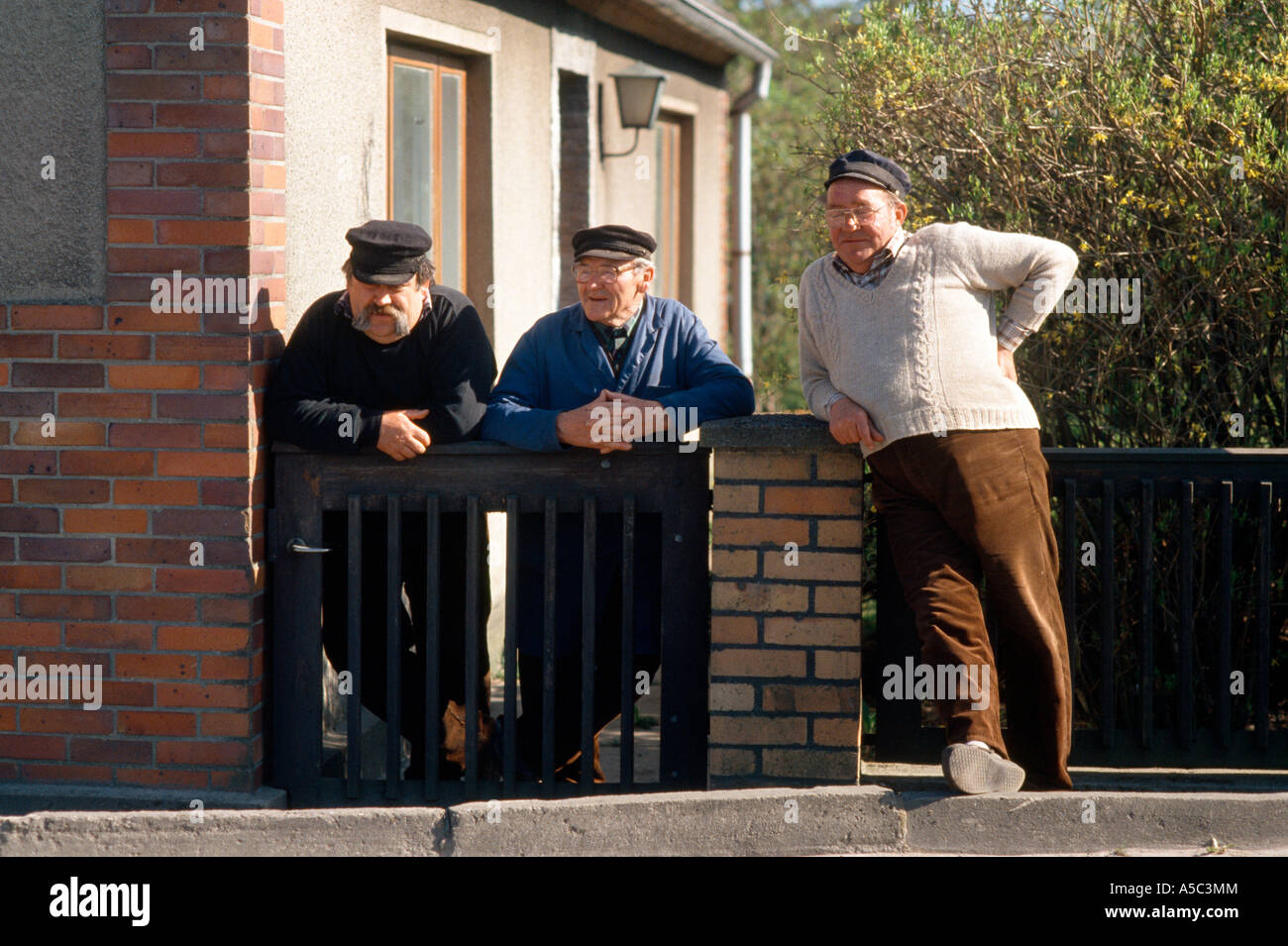 Dorfbewohner dorfbewohner hi-res stock photography and images - Alamy