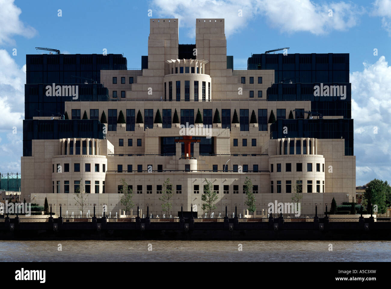 Terry Farrell London Mi6 High Resolution Stock Photography and Images ...