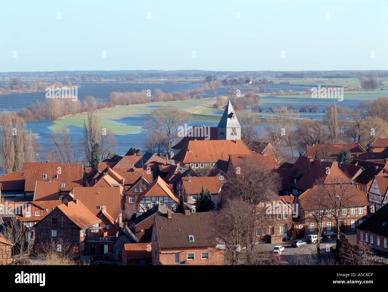 Hitzacker bei Elbehochwasser, Blick vom Weinberg Stock Photo - Alamy