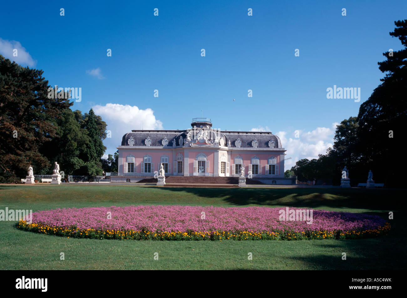 Düsseldorf, Schloß Benrath, Blick von Süden Stock Photo - Alamy