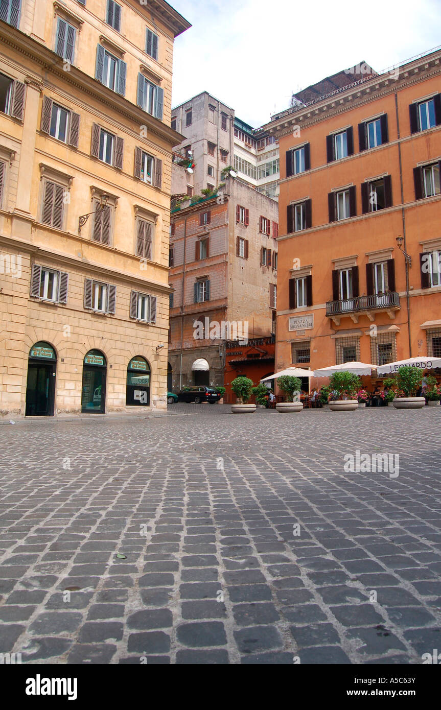 Rome plaza hi-res stock photography and images - Alamy