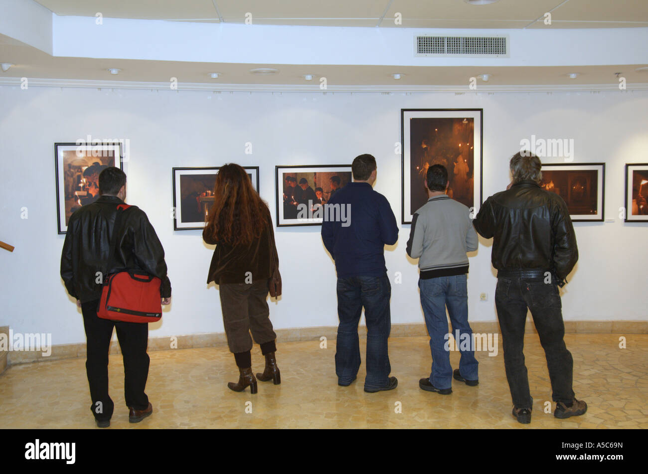 Exhibition pictures photographs man hi-res stock photography and images ...