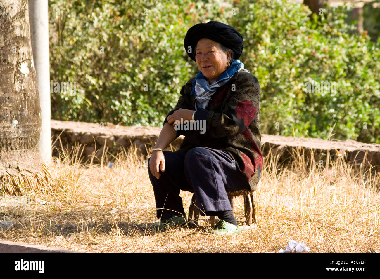 Yao Woman Wearing a Black Turban Yaoqu Yunnan China Stock Photo - Alamy