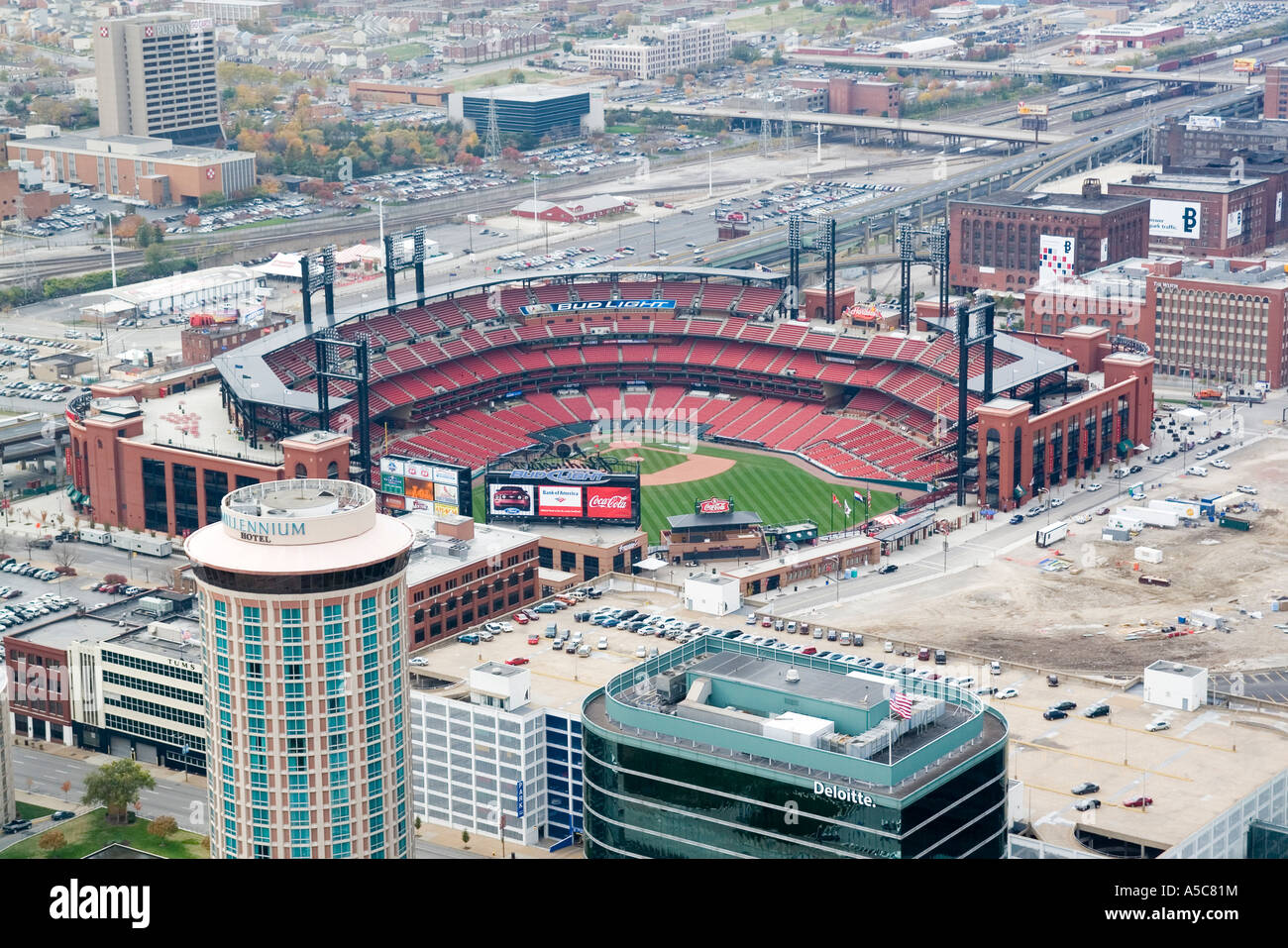 The Gateway Arch In St Louis Mo. Usa | semashow.com