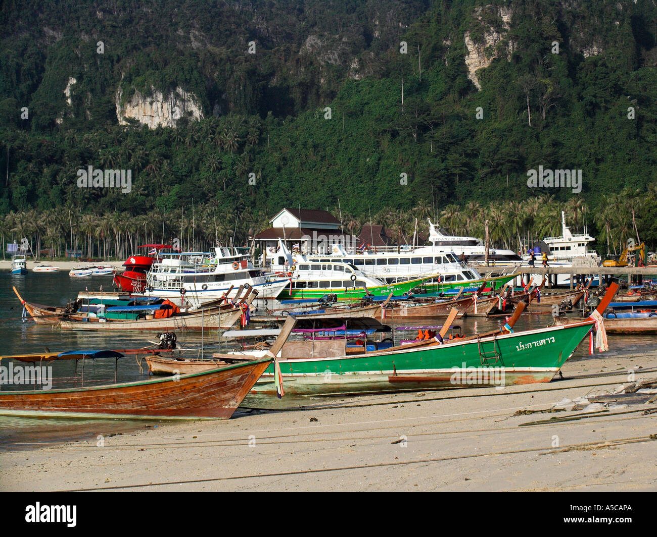 Ton sai pier hi-res stock photography and images - Alamy