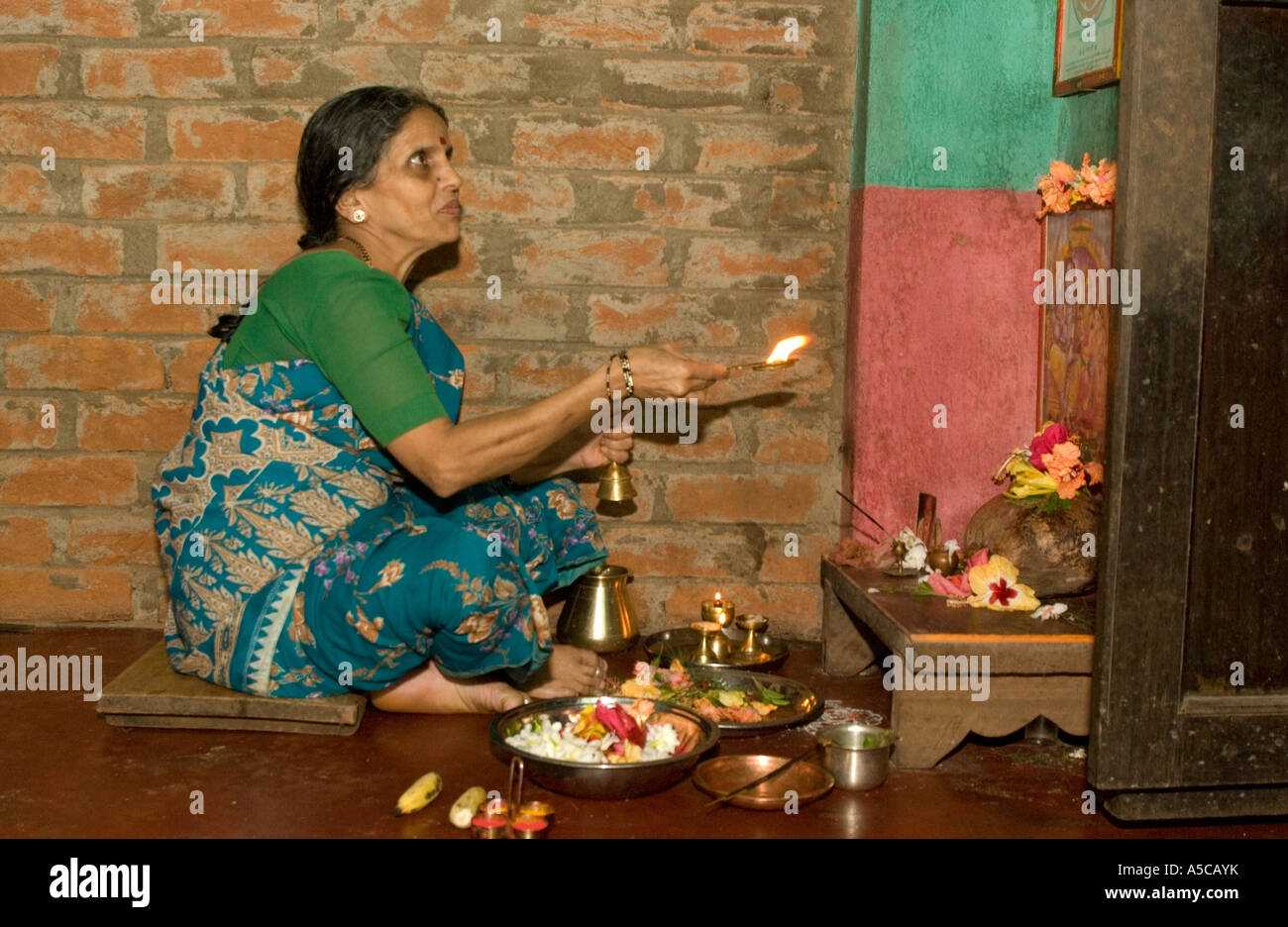 Hindu home shrine hi-res stock photography and images - Alamy