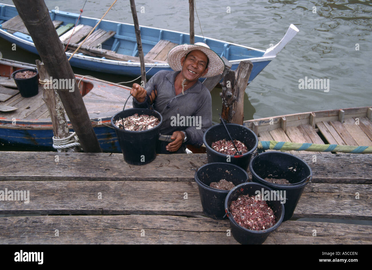 Fisherman in thialand hi-res stock photography and images - Alamy