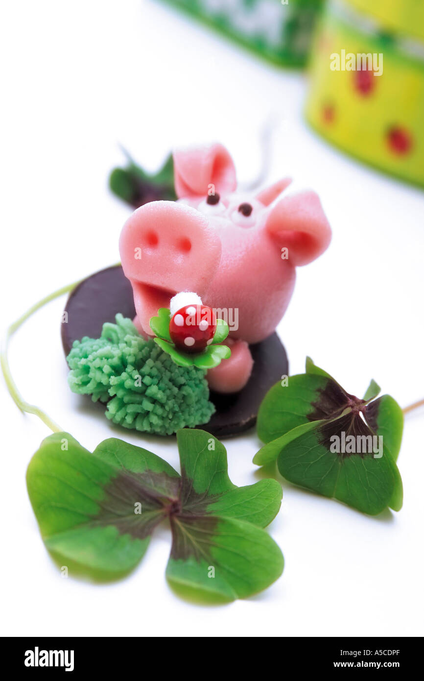 Marzipan pigs hi-res stock photography and images - Alamy