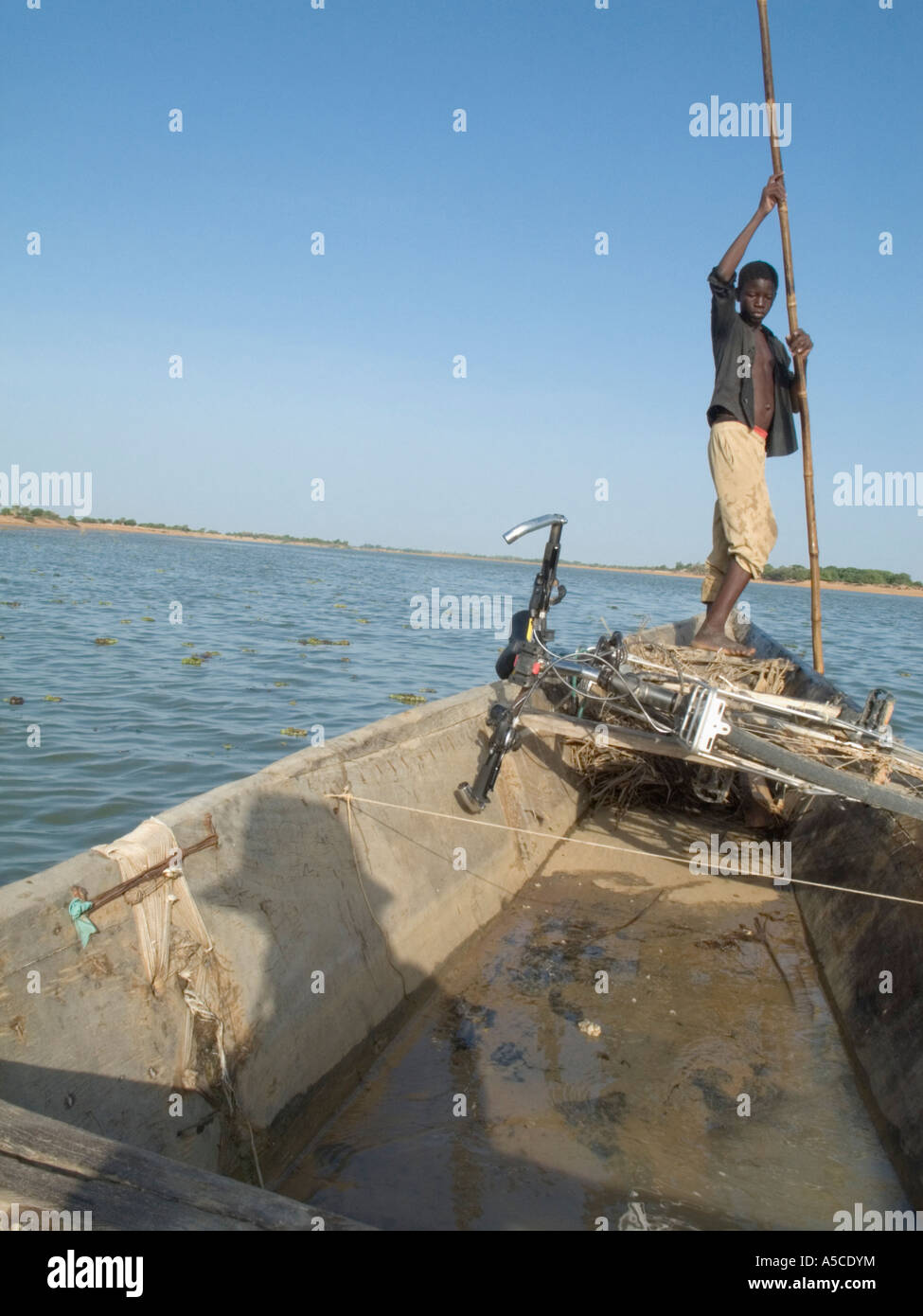 Young boy poleing tourist across Niger river mali Stock Photo - Alamy