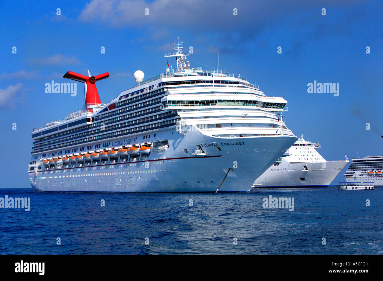 Carnival cruise hi hi-res stock photography and images - Alamy