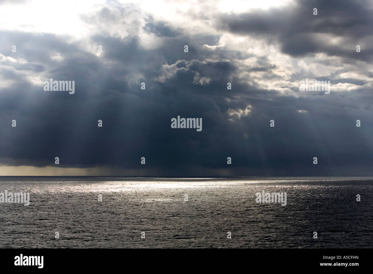 Clouds dramatic sun rays Stock Photo - Alamy