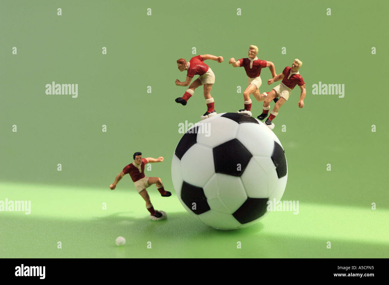 Soccer football full length statue hi-res stock photography and images ...