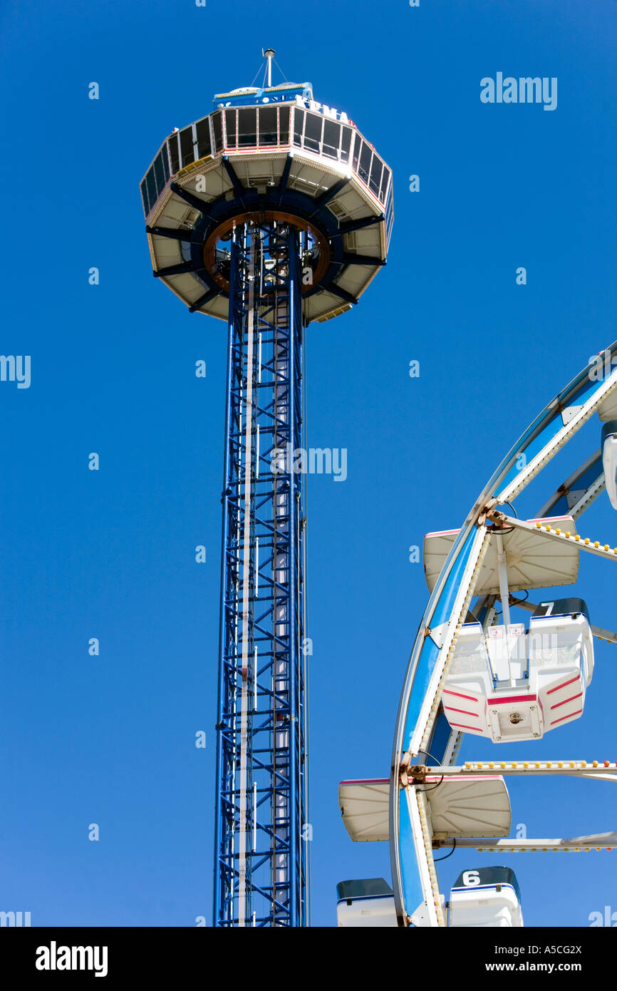 Kemah amusement tower ferris wheel Stock Photo - Alamy