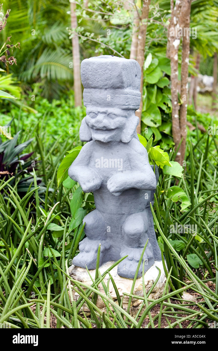 Maya statue jungle setting Stock Photo - Alamy