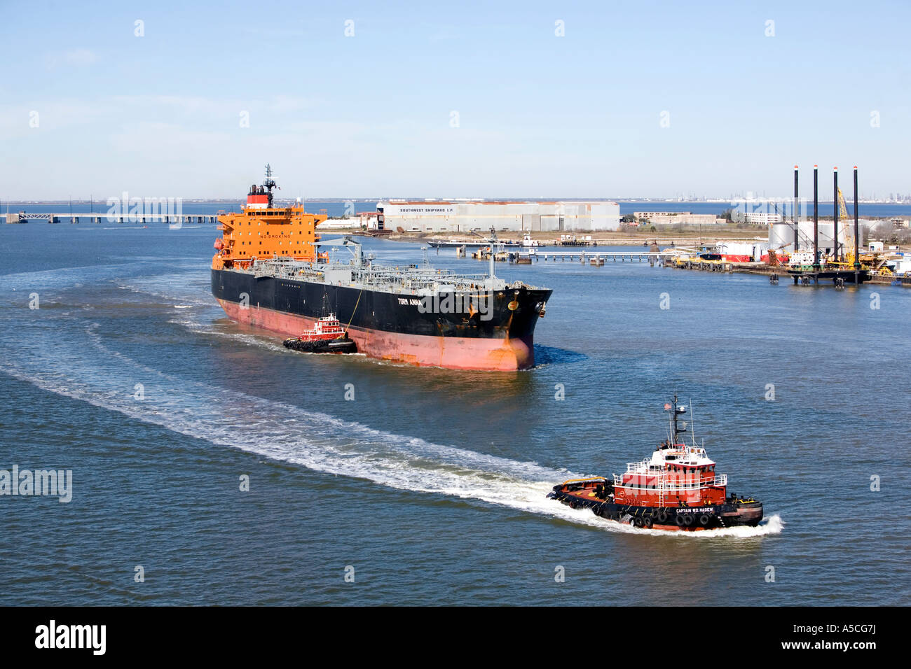 Oil tanker gulf hi-res stock photography and images - Alamy