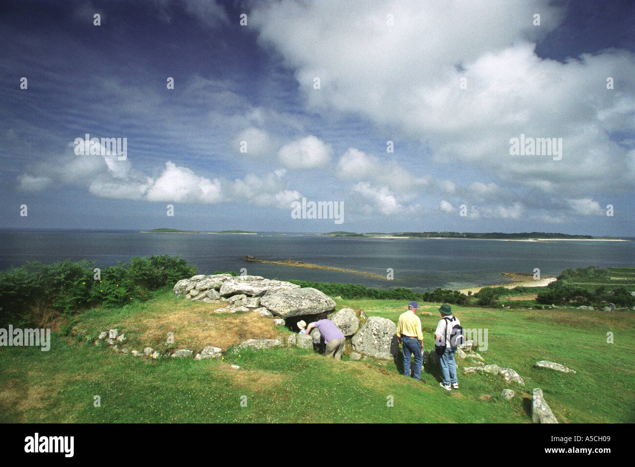 Bant carn burial chamber hi-res stock photography and images - Alamy