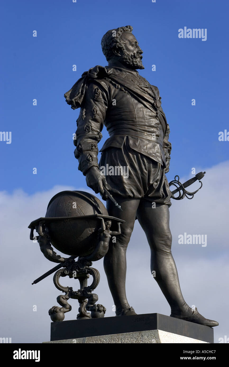 Sir francis drake statue hi-res stock photography and images - Alamy