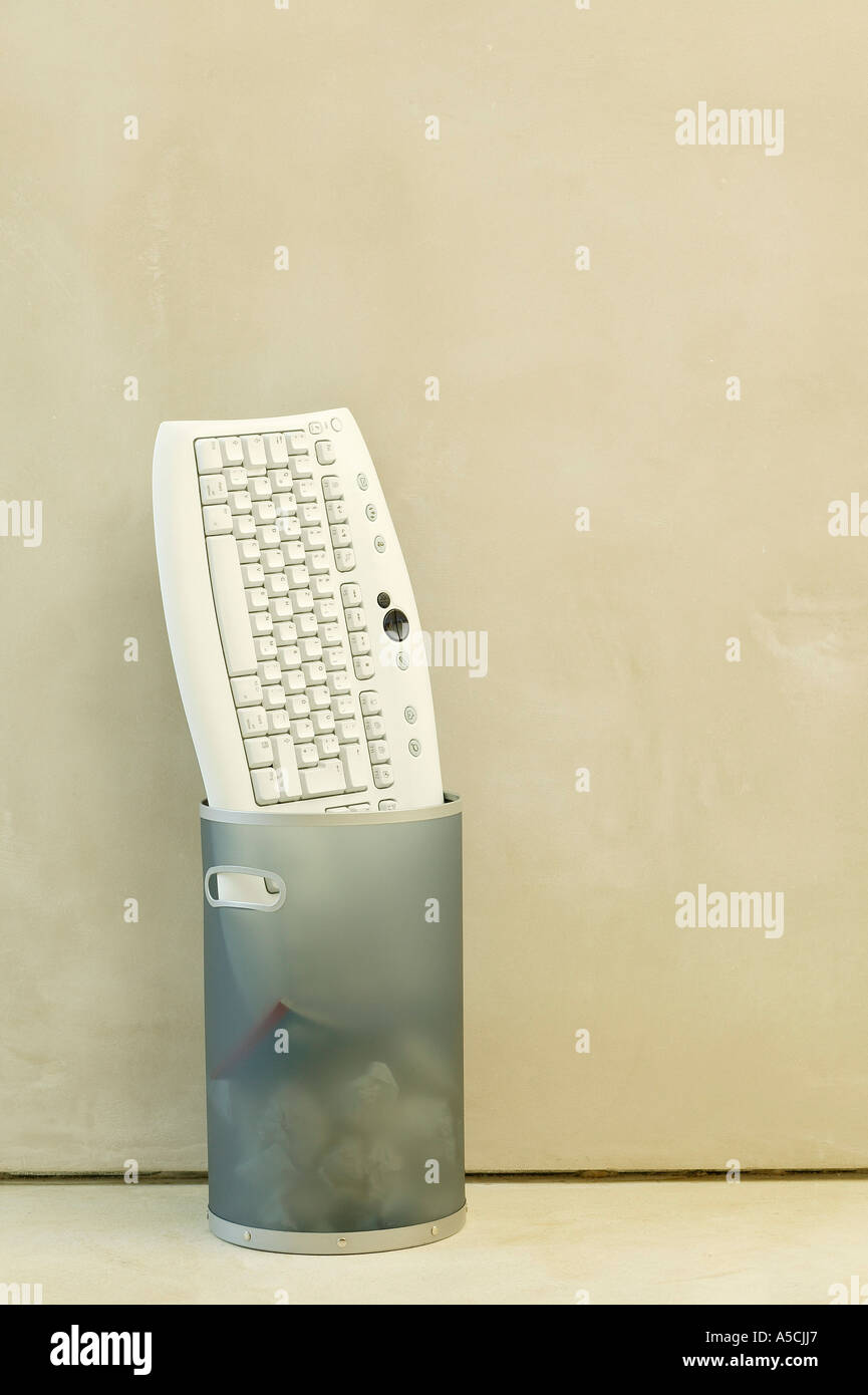 Keyboard thrown into dustbin Stock Photo - Alamy