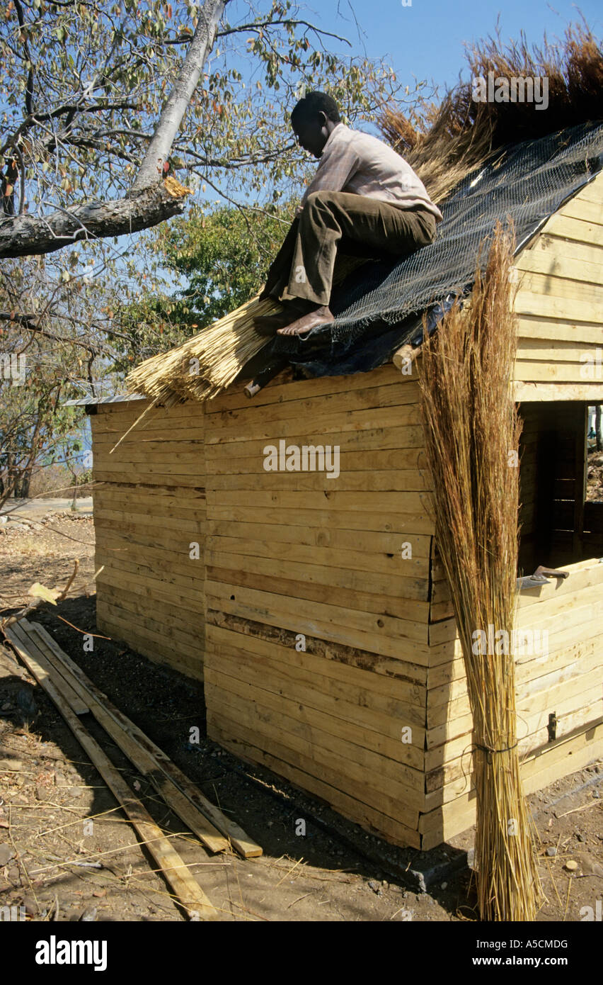 Thatching a wooden hut Kariba Zimbabwe Stock Photo - Alamy