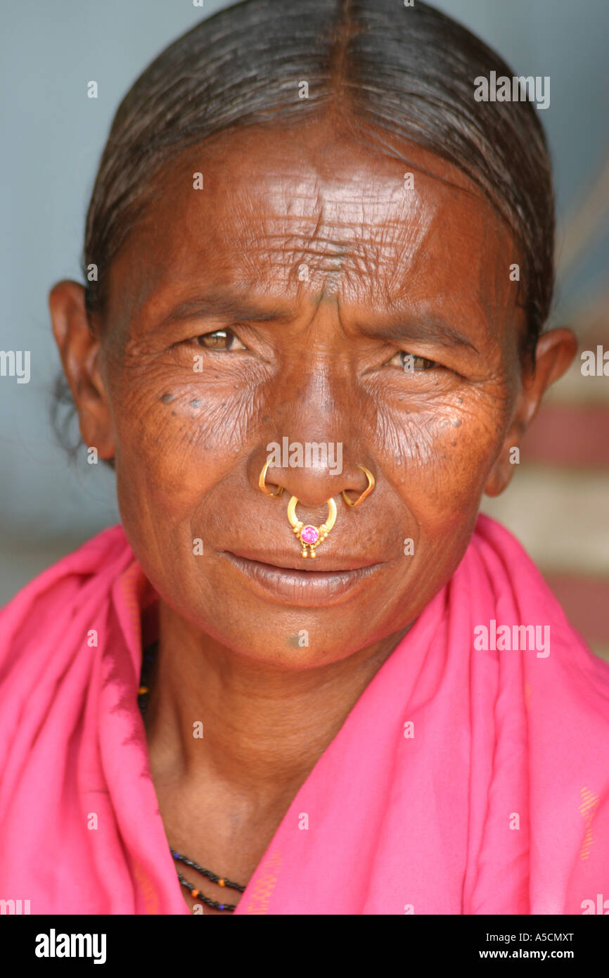 Distinctive tribal customs and culture hi-res stock photography and ...