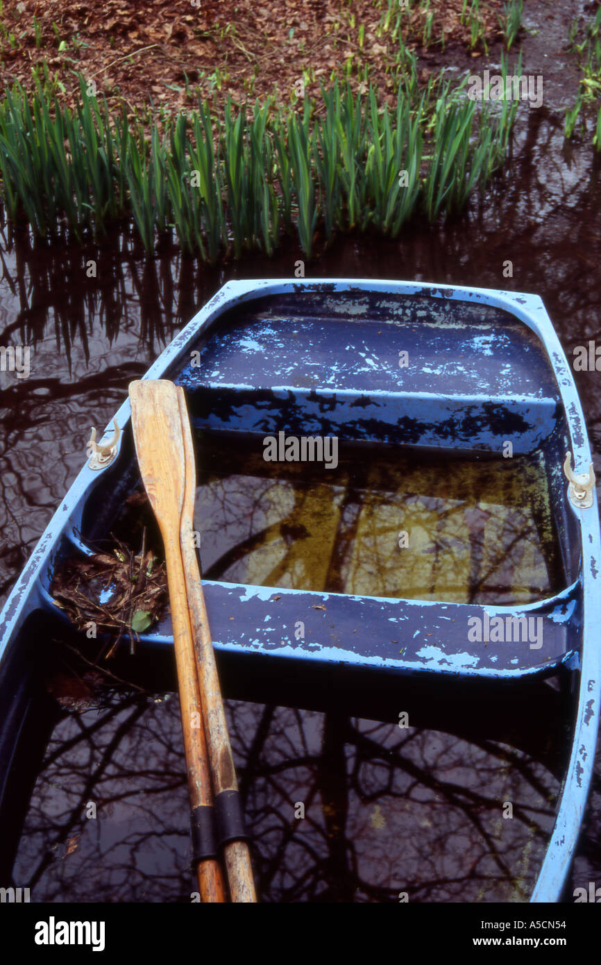 Sunken rowing boat Stock Photo - Alamy