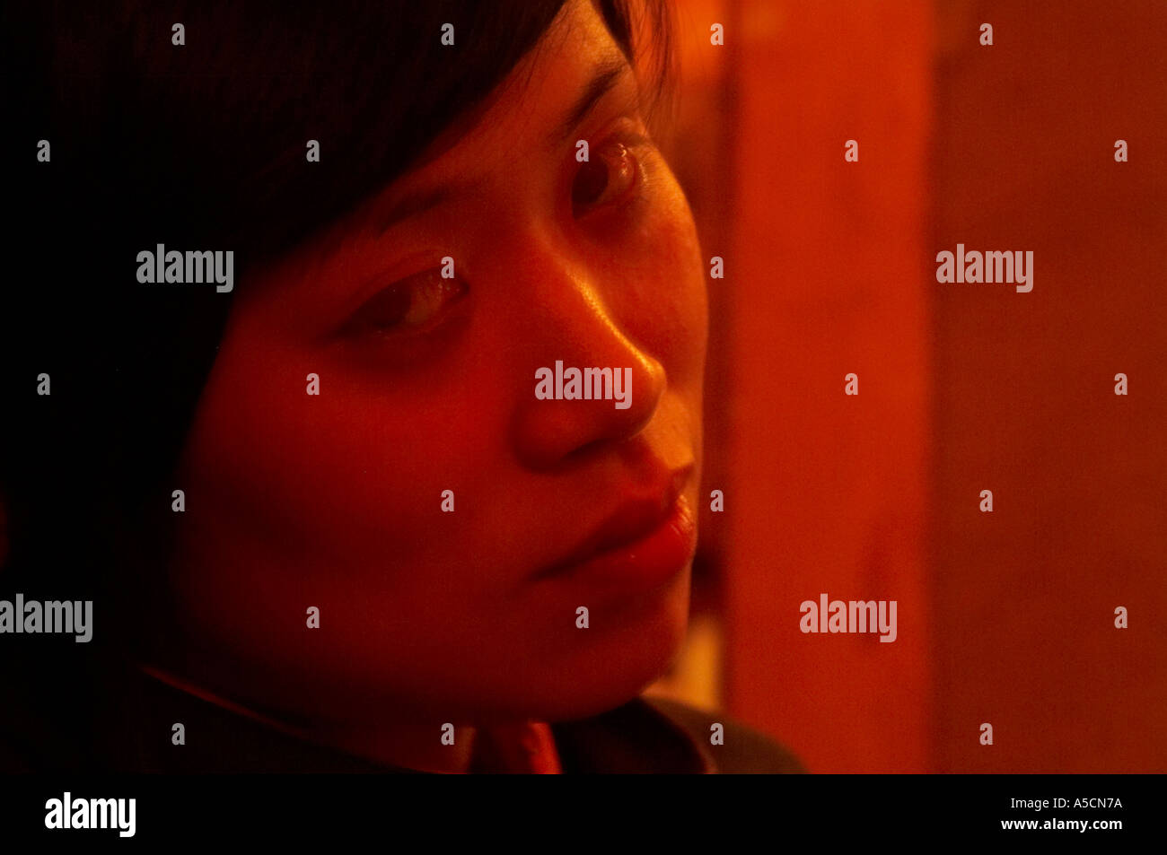 Knowing glance hi-res stock photography and images - Alamy