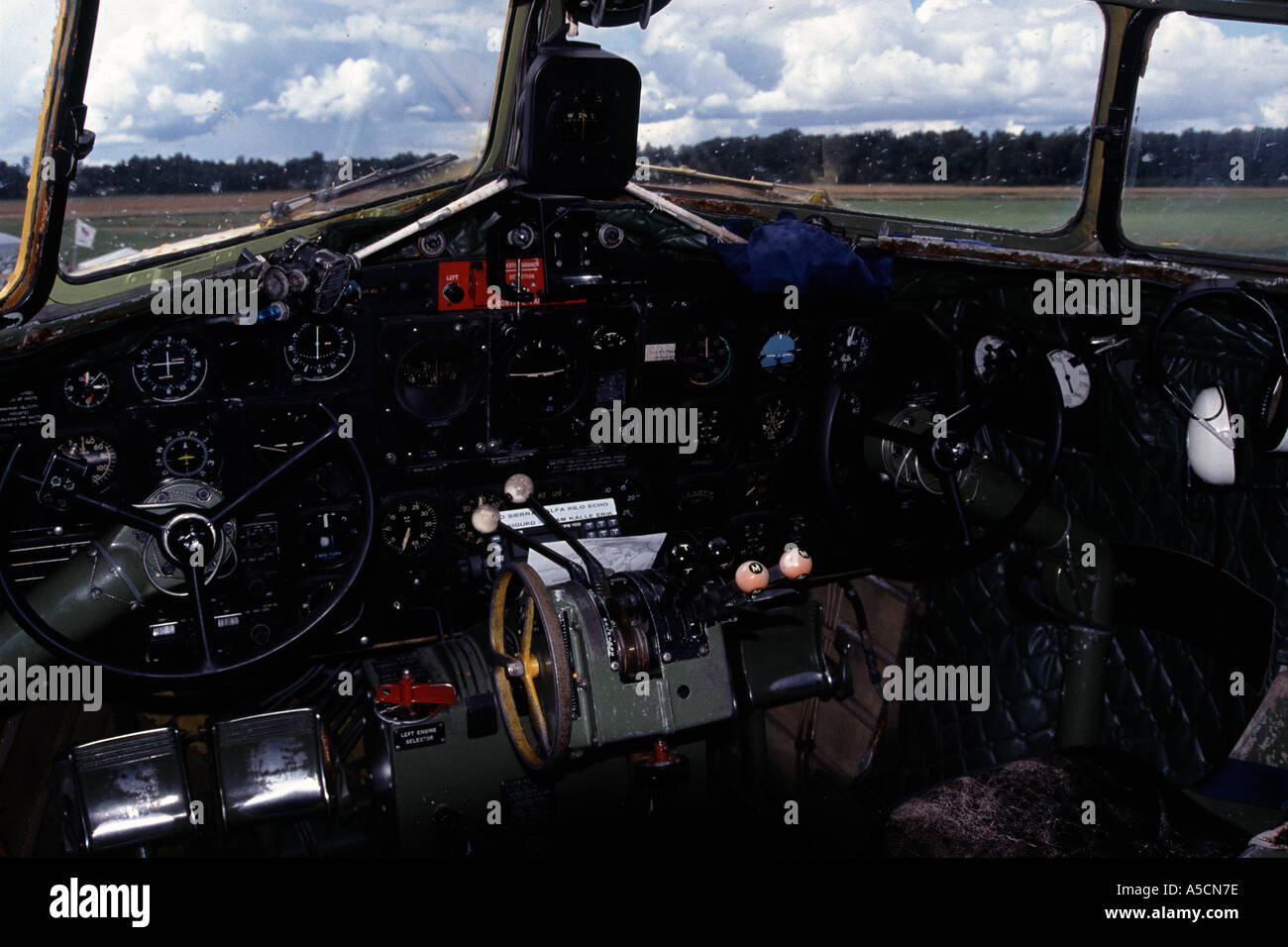 Dc3 aircraft hi-res stock photography and images - Alamy