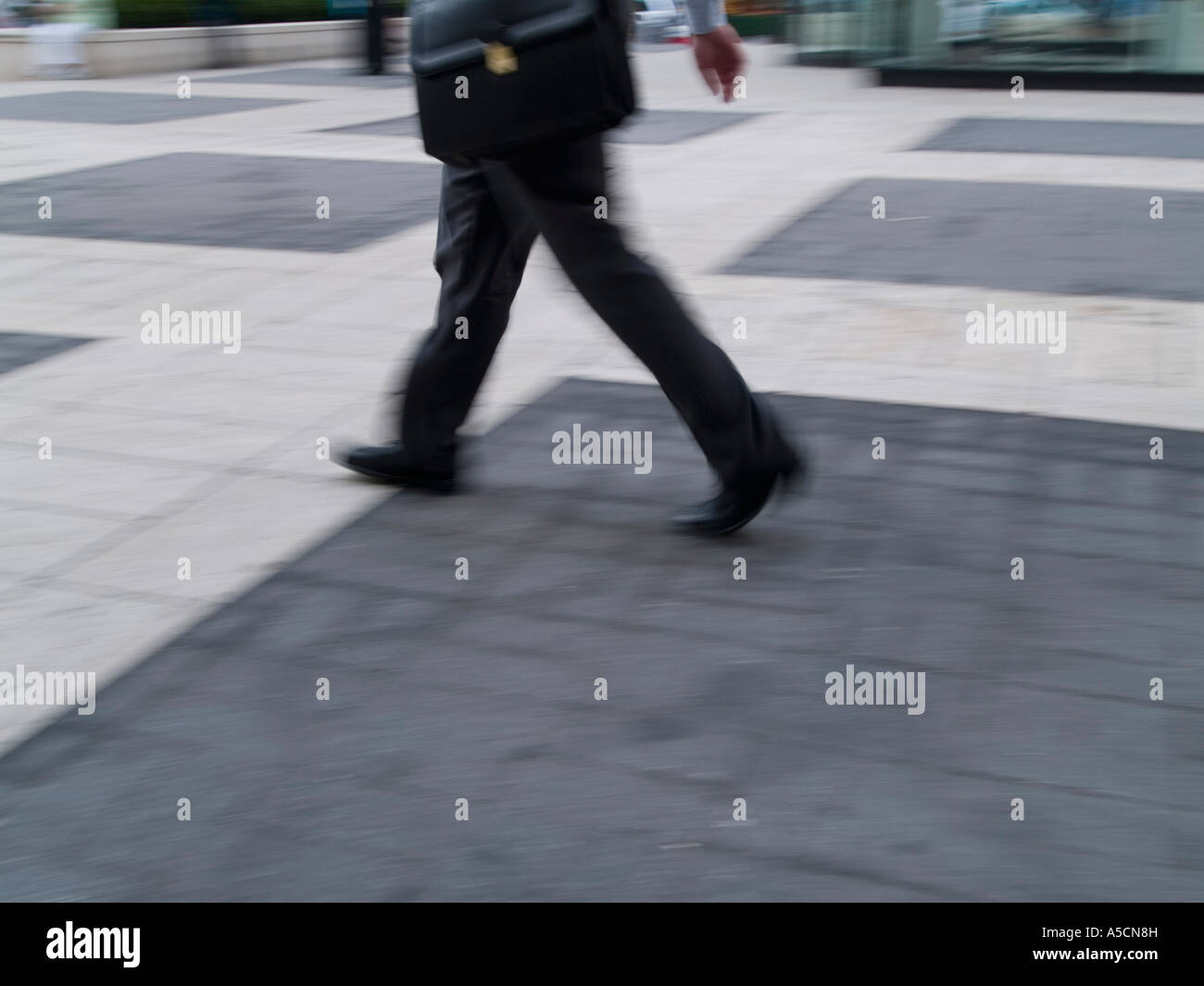Pedestrians nyc sidewalk hi-res stock photography and images - Alamy