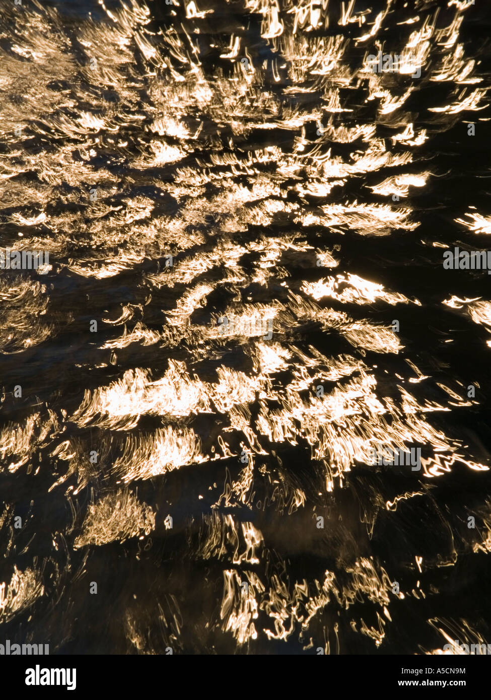 Highlights on water in water fountain Stock Photo - Alamy