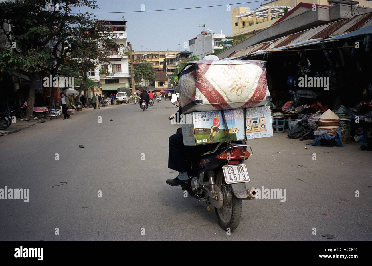 Vietnam motorbike heavy load hi-res stock photography and images - Alamy