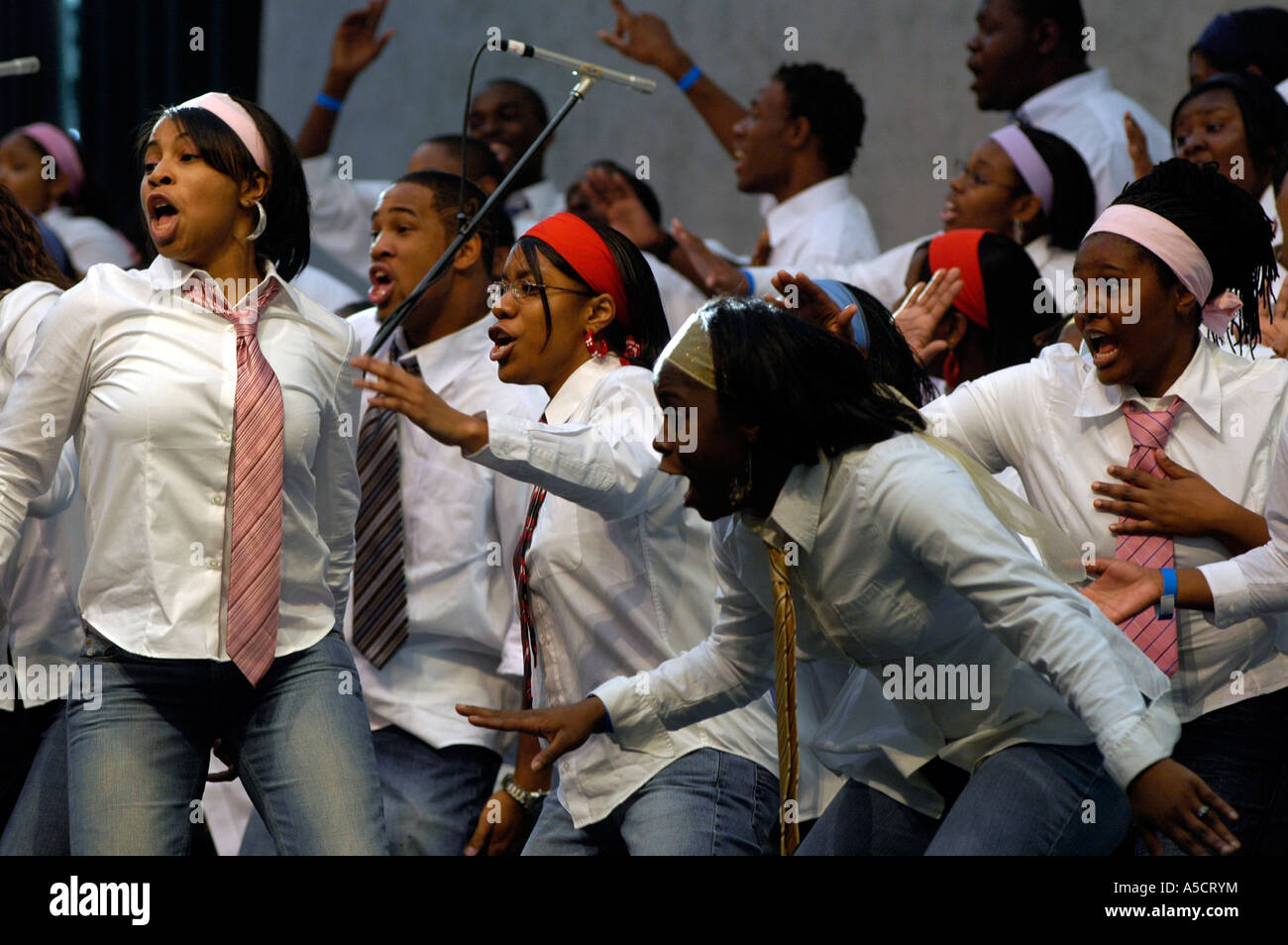 Black choir hi-res stock photography and images - Alamy