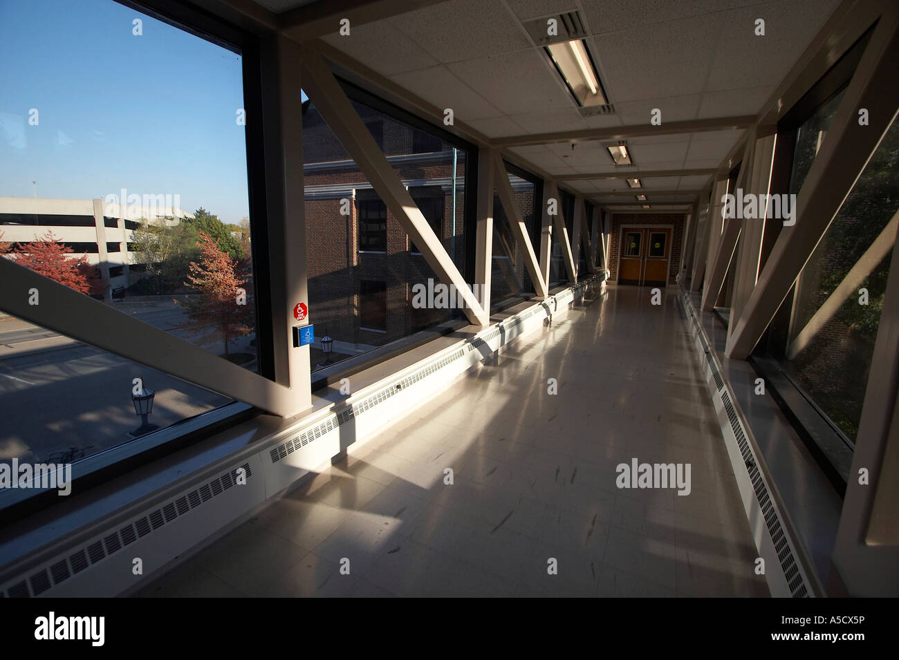 Skybridge architecture hi-res stock photography and images - Alamy
