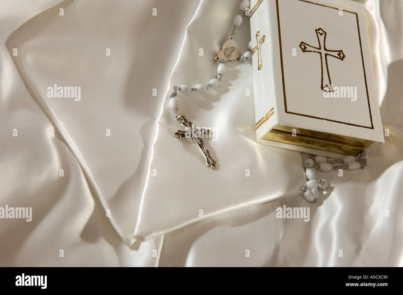 First holy communion bible hi-res stock photography and images - Alamy