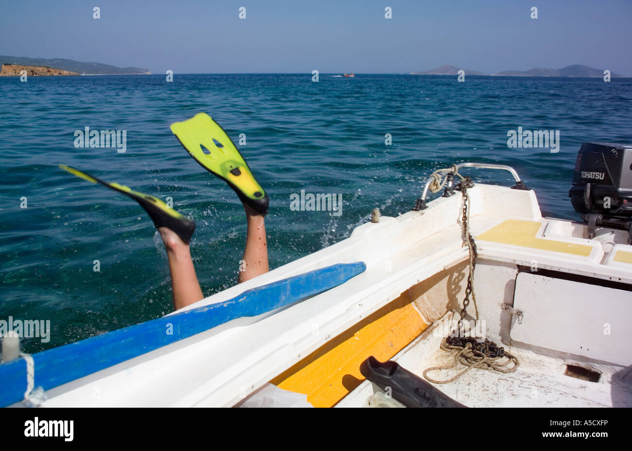 P0003 Diver with fins falling backwards overboard Stock Photo - Alamy