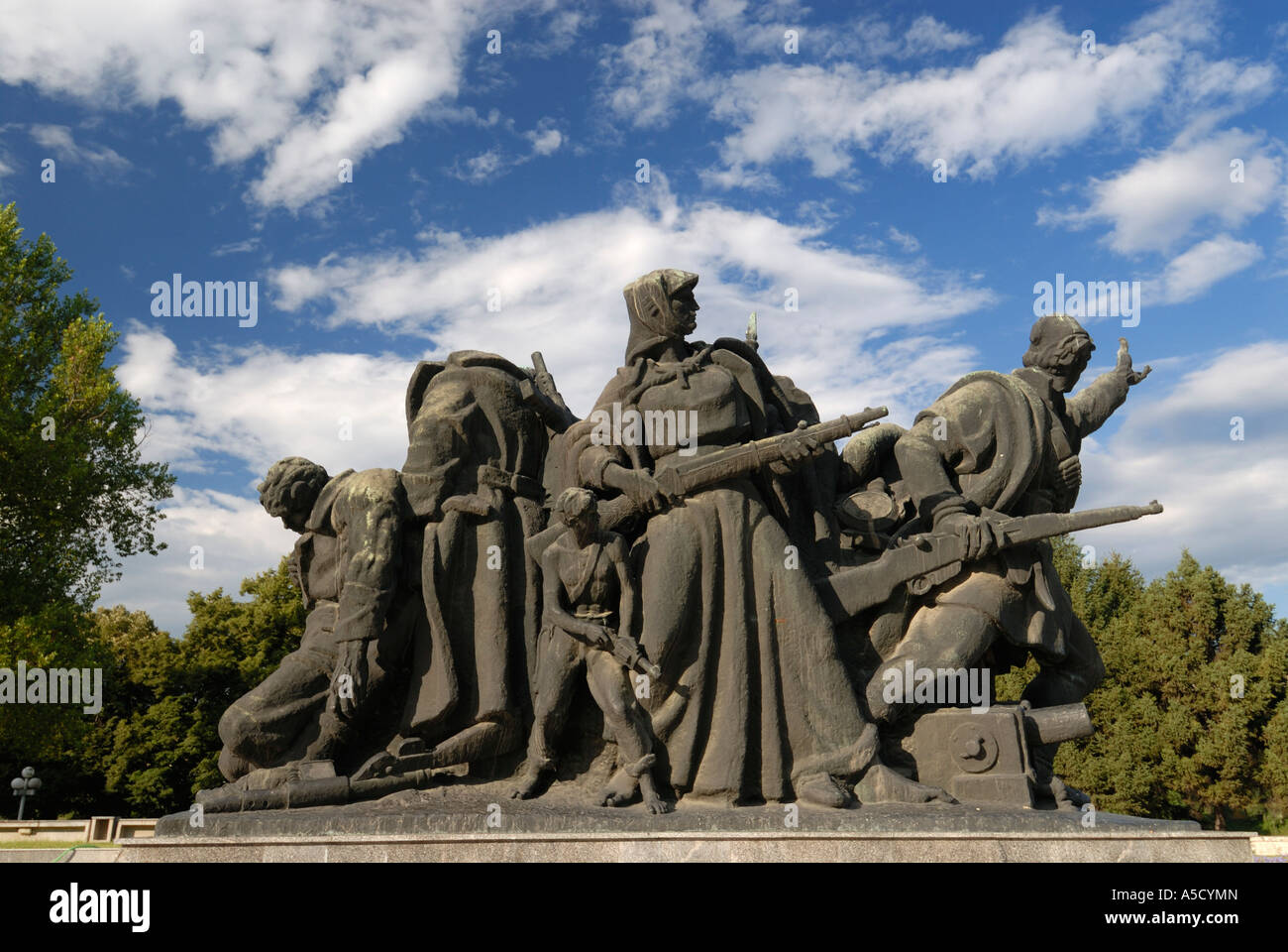 Balkans yugoslavia statue memorial hi-res stock photography and images ...