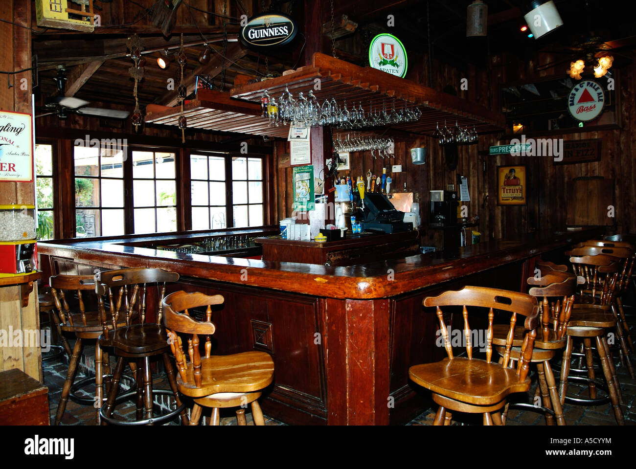 Inside a pub hi-res stock photography and images - Alamy