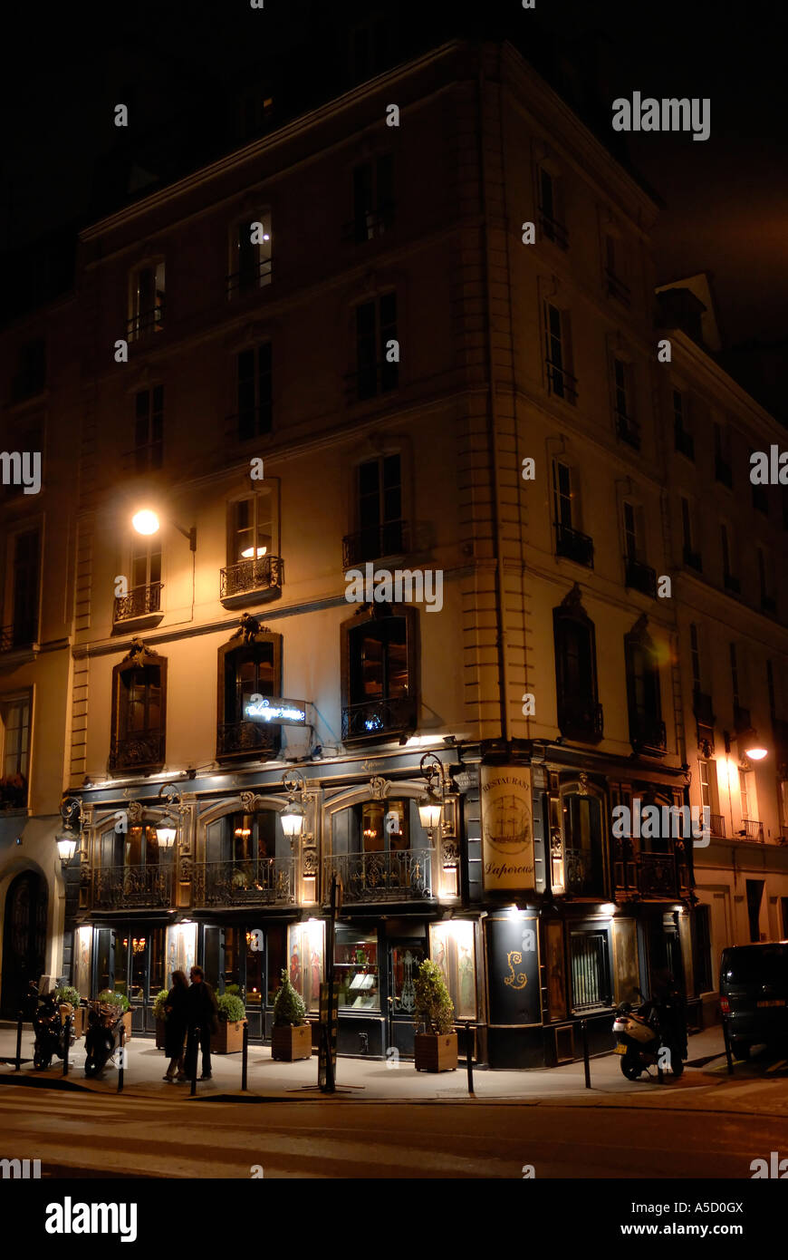 Street corner by night in Paris Stock Photo - Alamy