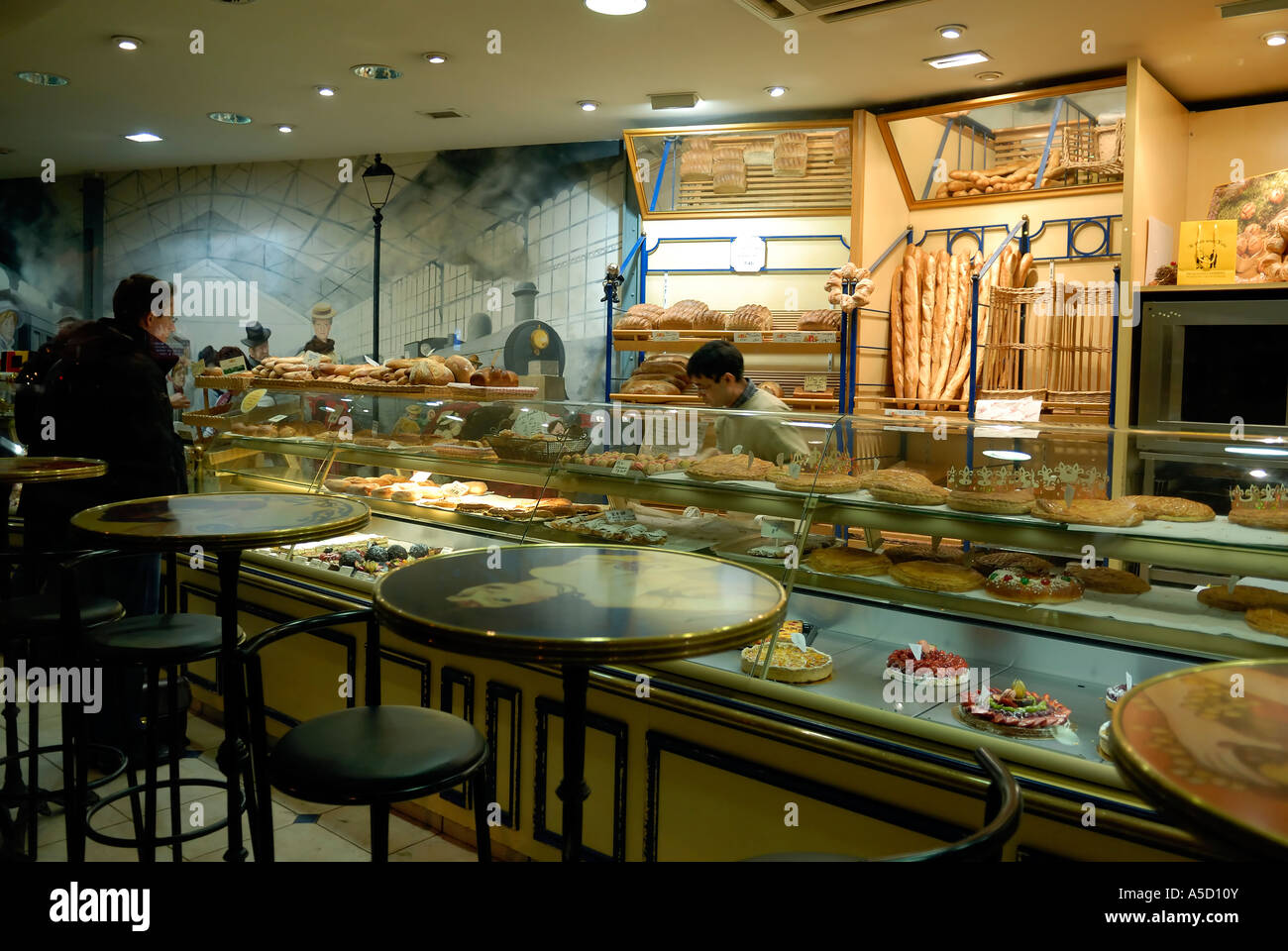 Paris bakery night hi-res stock photography and images - Alamy