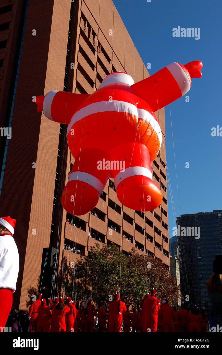 Santa parade balloon hi-res stock photography and images - Alamy