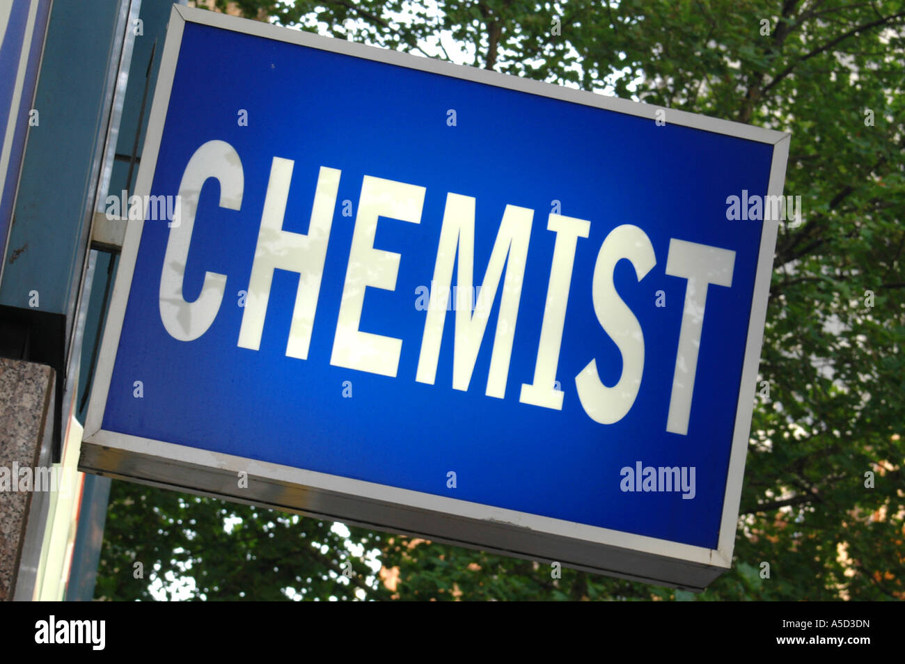 Chemist sign hi-res stock photography and images - Alamy