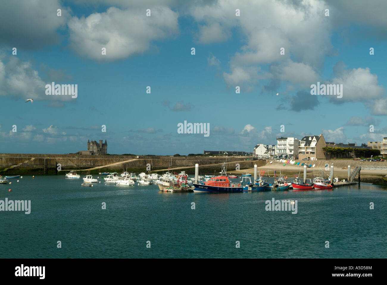 Quiberon harbour hi-res stock photography and images - Alamy