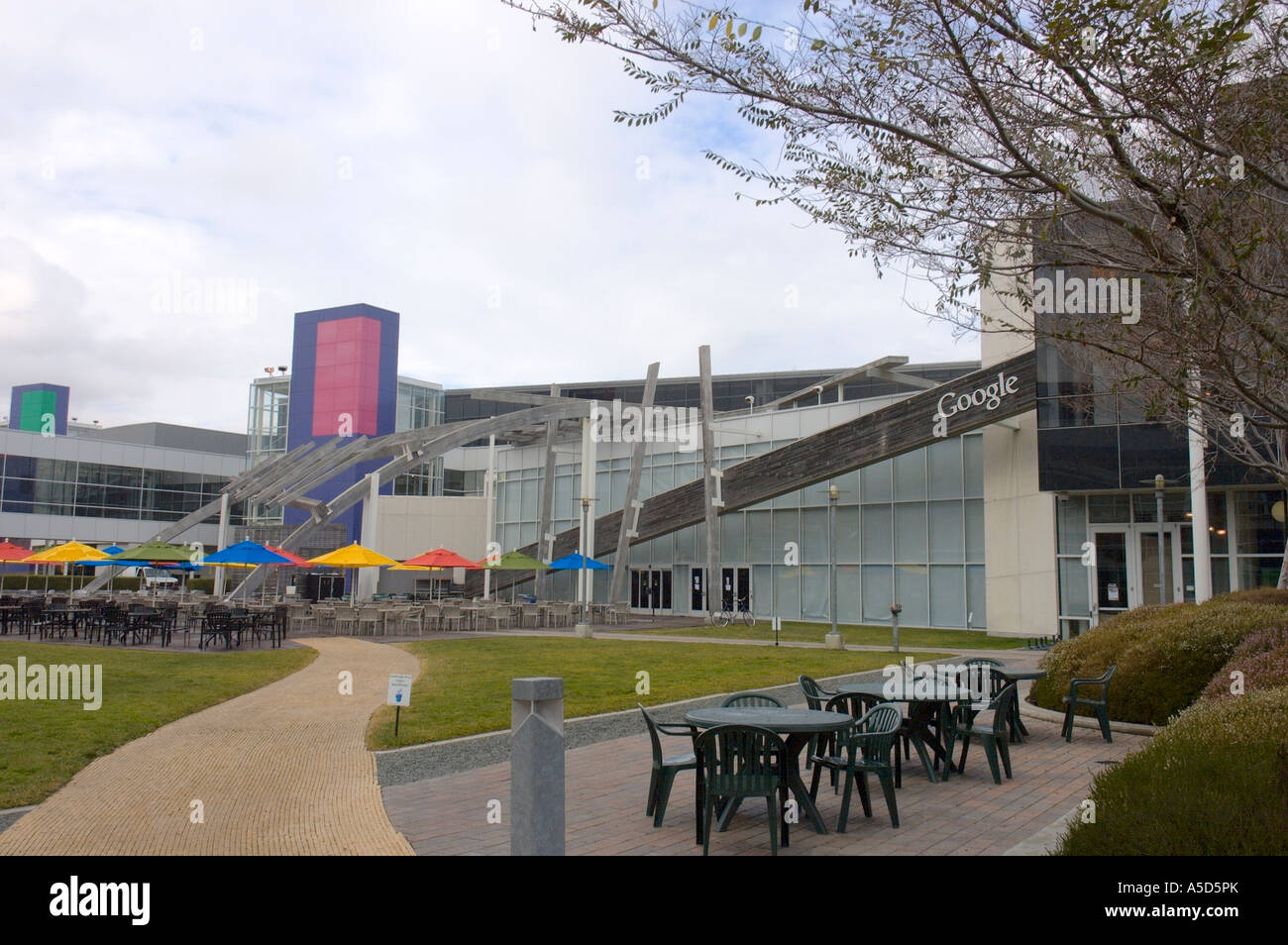 Google cafeteria hi-res stock photography and images - Alamy
